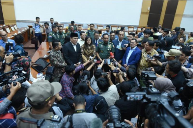 Komisi I DPR Setujui Jenderal TNI Agus Subiyanto Jadi Panglima TNI Komisi I DPR Setujui Jenderal TNI Agus Subiyanto Jadi Panglima TNI